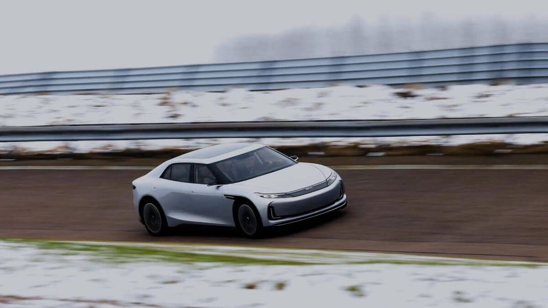 NEVS Emily GT: el último coletazo de Saab es una berlina eléctrica con ...