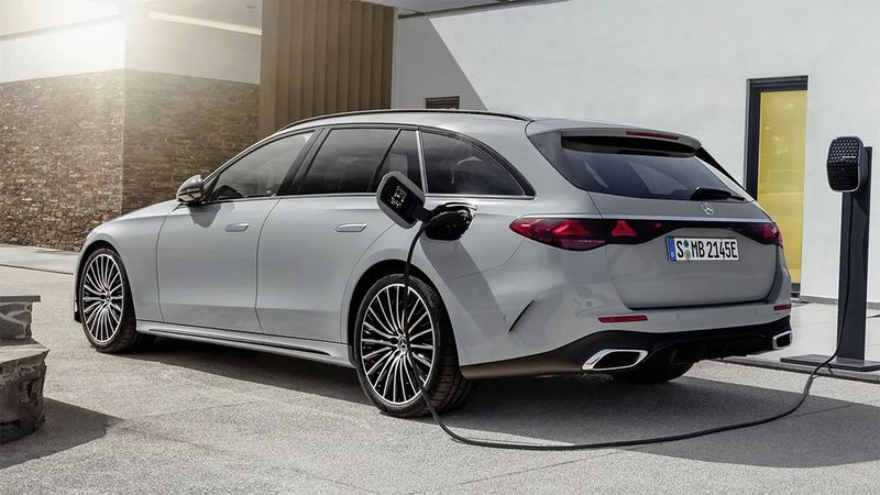 El nuevo Mercedes Clase E Estate híbrido enchufable llega ahora hasta ...