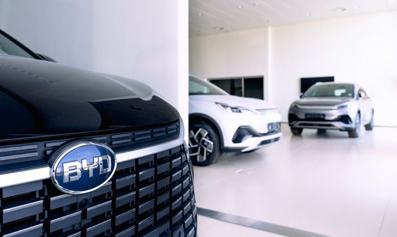 BYD continúa su expansión española con la apertura de su segundo centro ...