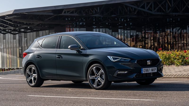 Ya conocemos los precios del nuevo SEAT León híbrido enchufable con 133 ...