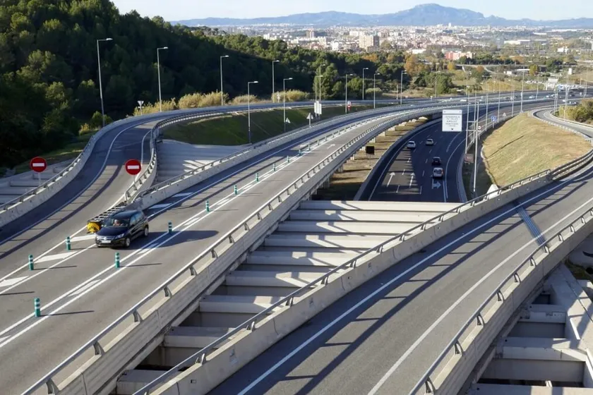 Carril VAO: qué es y qué personas y vehículos pueden utilizarlo