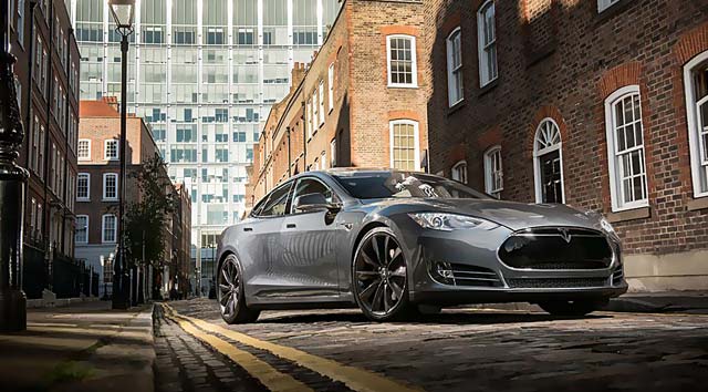 Tesla prepara su desembarco en Inglaterra