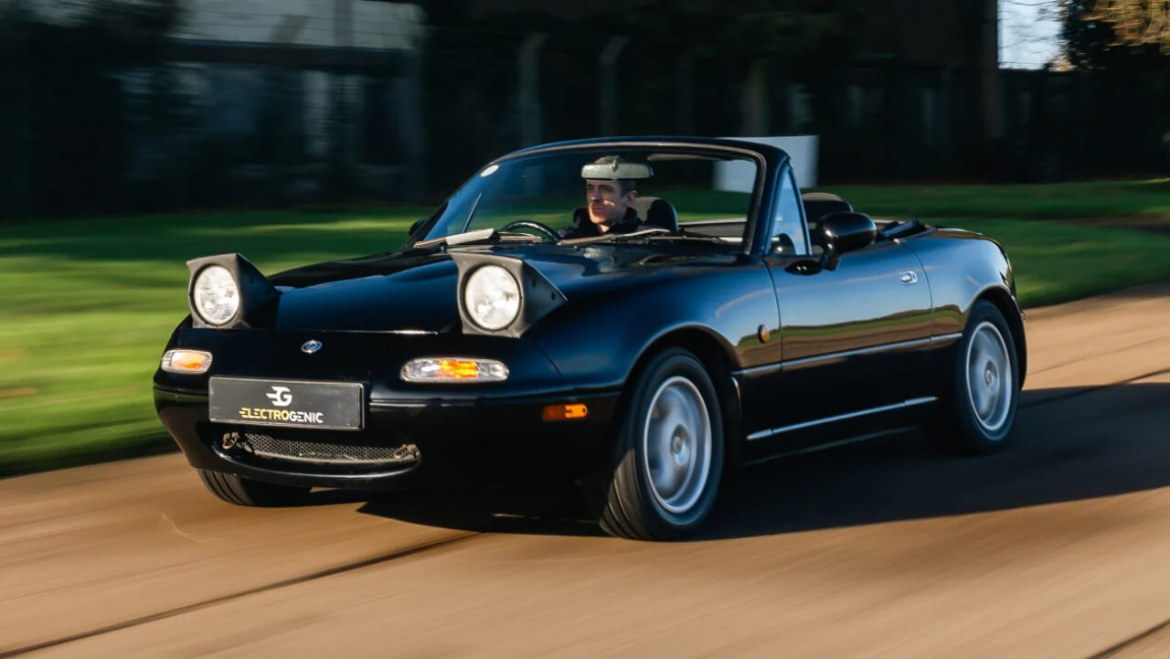 El Mazda MX-5 original se transforma en un deportivo eléctrico con este ...